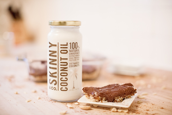 RECIPE: Raw Macaroon Fudge Bars made with Skinny Coconut Oil